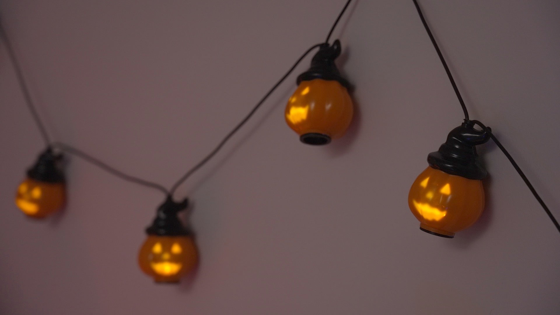 ANIMAT3D Jabberin Jack 8 feet Animated String lights with Built-in Spe ...